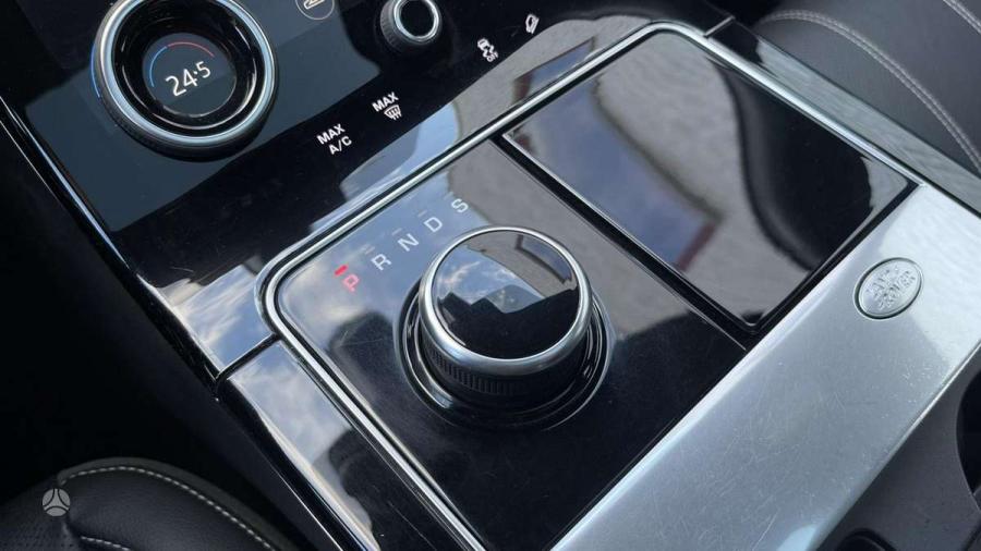 Melns Land Rover Range Rover Velar 2019 Marijampole, ar dzinēja tilpumu 2.00 L un nobraukumu 149 tūkst. km par 19990 €, foto 50 vietnē AUTOMOTO.COM.LV