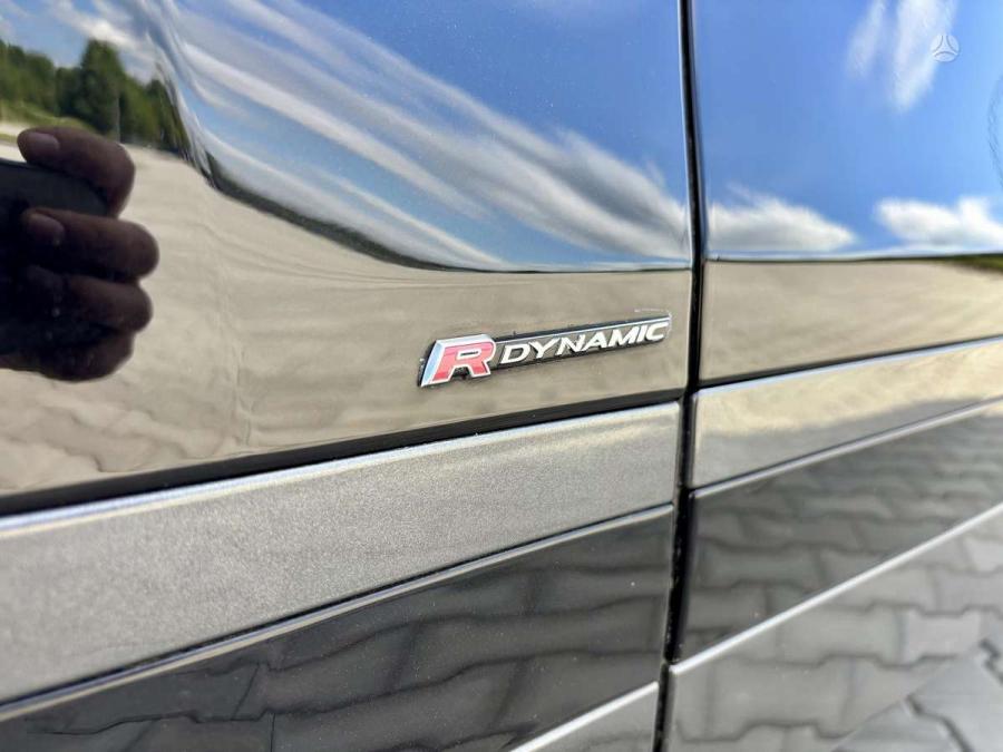 Black Land Rover Range Rover Velar 2019 in Taurage, with an engine capacity of 2.00 L and mileage of 140 thousand km for 21900 €, photo 10 on AUTOMOTO.COM.LV