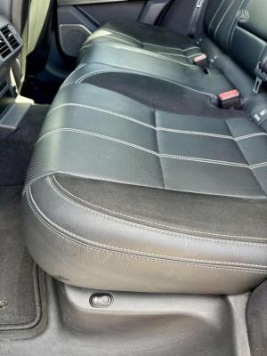 Black Land Rover Range Rover Velar 2019 in Taurage, with an engine capacity of 2.00 L and mileage of 140 thousand km for 21900 €, photo 20 on AUTOMOTO.COM.LV