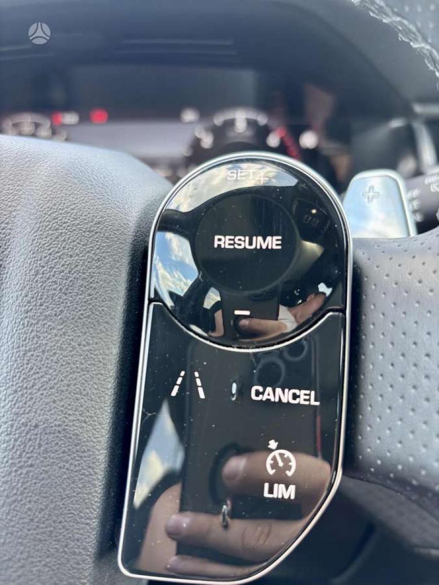 Black Land Rover Range Rover Velar 2019 in Taurage, with an engine capacity of 2.00 L and mileage of 140 thousand km for 21900 €, photo 26 on AUTOMOTO.COM.LV