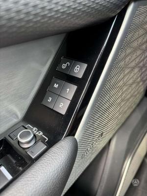 Black Land Rover Range Rover Velar 2019 in Taurage, with an engine capacity of 2.00 L and mileage of 140 thousand km for 21900 €, photo 29 on AUTOMOTO.COM.LV