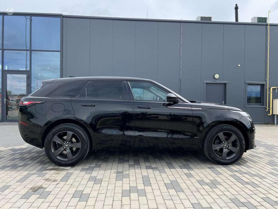 Black Land Rover Range Rover Velar 2019 in Siauliai, with an engine capacity of 2.00 L and mileage of 163 thousand km for 23800 €, photo 5 on AUTOMOTO.COM.LV