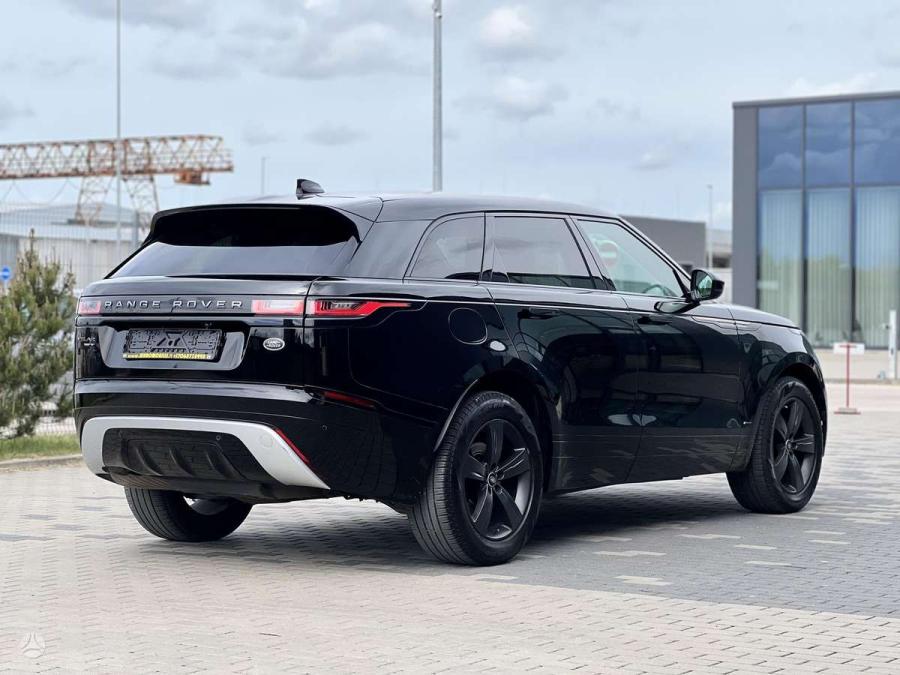 Black Land Rover Range Rover Velar 2019 in Siauliai, with an engine capacity of 2.00 L and mileage of 163 thousand km for 23800 €, photo 8 on AUTOMOTO.COM.LV