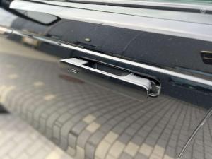 Black Land Rover Range Rover Velar 2019 in Siauliai, with an engine capacity of 2.00 L and mileage of 163 thousand km for 23800 €, photo 16 on AUTOMOTO.COM.LV