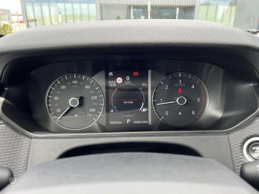 Black Land Rover Range Rover Velar 2019 in Siauliai, with an engine capacity of 2.00 L and mileage of 163 thousand km for 23800 €, photo 18 on AUTOMOTO.COM.LV