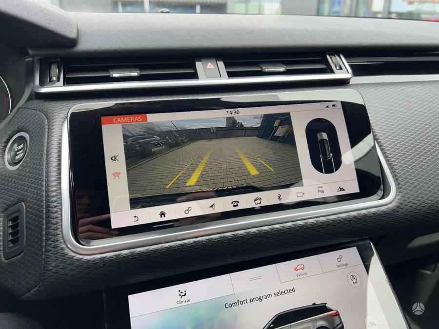 Black Land Rover Range Rover Velar 2019 in Siauliai, with an engine capacity of 2.00 L and mileage of 163 thousand km for 23800 €, photo 22 on AUTOMOTO.COM.LV