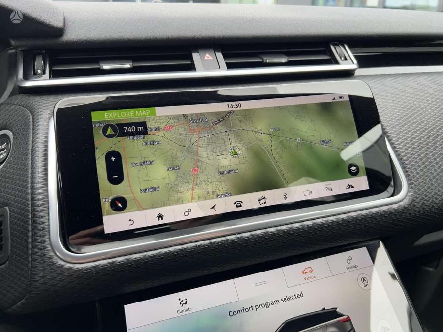 Black Land Rover Range Rover Velar 2019 in Siauliai, with an engine capacity of 2.00 L and mileage of 163 thousand km for 23800 €, photo 23 on AUTOMOTO.COM.LV