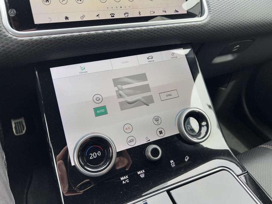 Black Land Rover Range Rover Velar 2019 in Siauliai, with an engine capacity of 2.00 L and mileage of 163 thousand km for 23800 €, photo 25 on AUTOMOTO.COM.LV