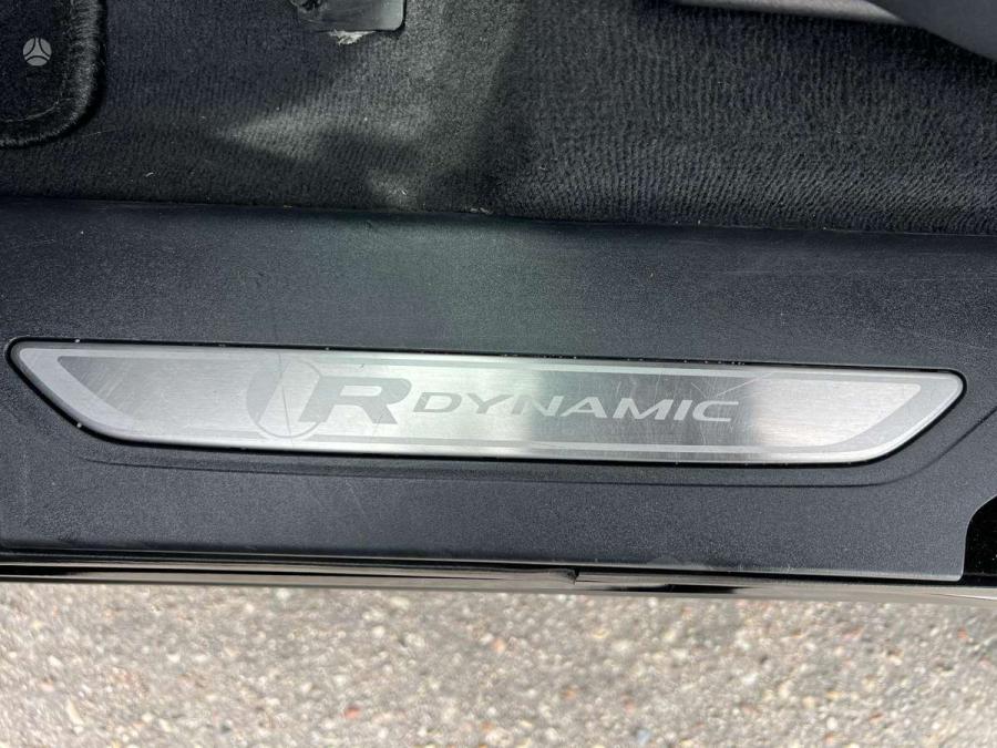 Black Land Rover Range Rover Velar 2019 in Siauliai, with an engine capacity of 2.00 L and mileage of 163 thousand km for 23800 €, photo 26 on AUTOMOTO.COM.LV
