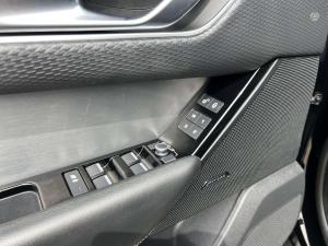 Black Land Rover Range Rover Velar 2019 in Siauliai, with an engine capacity of 2.00 L and mileage of 163 thousand km for 23800 €, photo 28 on AUTOMOTO.COM.LV