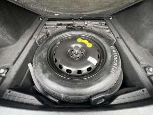 Black Land Rover Range Rover Velar 2019 in Siauliai, with an engine capacity of 2.00 L and mileage of 163 thousand km for 23800 €, photo 36 on AUTOMOTO.COM.LV
