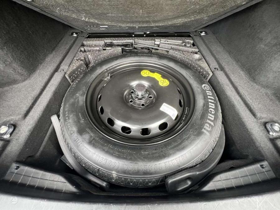 Black Land Rover Range Rover Velar 2019 in Siauliai, with an engine capacity of 2.00 L and mileage of 163 thousand km for 23800 €, photo 36 on AUTOMOTO.COM.LV