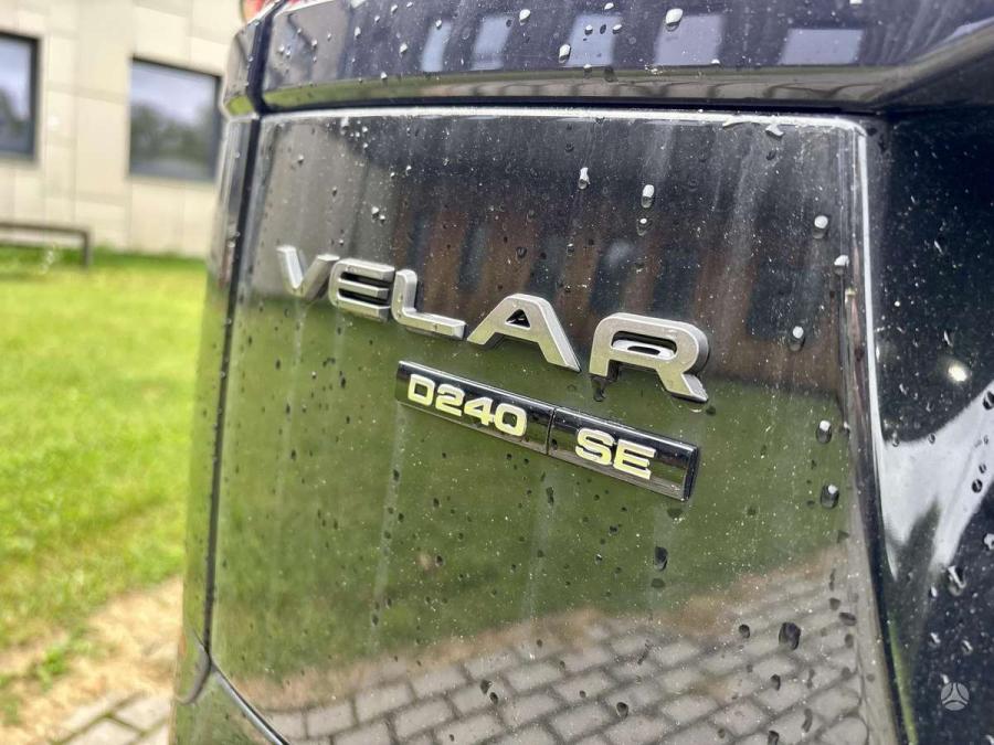 Black Land Rover Range Rover Velar 2019 in Taurage, with an engine capacity of 2.00 L and mileage of 140 thousand km for 21900 €, photo 10 on AUTOMOTO.COM.LV
