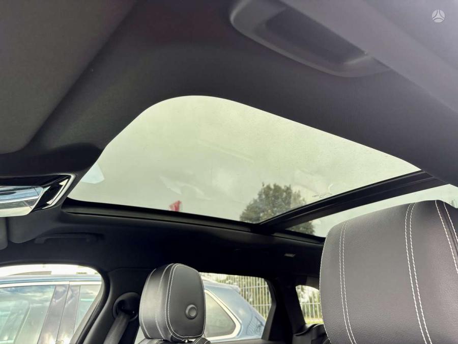 Black Land Rover Range Rover Velar 2019 in Taurage, with an engine capacity of 2.00 L and mileage of 140 thousand km for 21900 €, photo 16 on AUTOMOTO.COM.LV