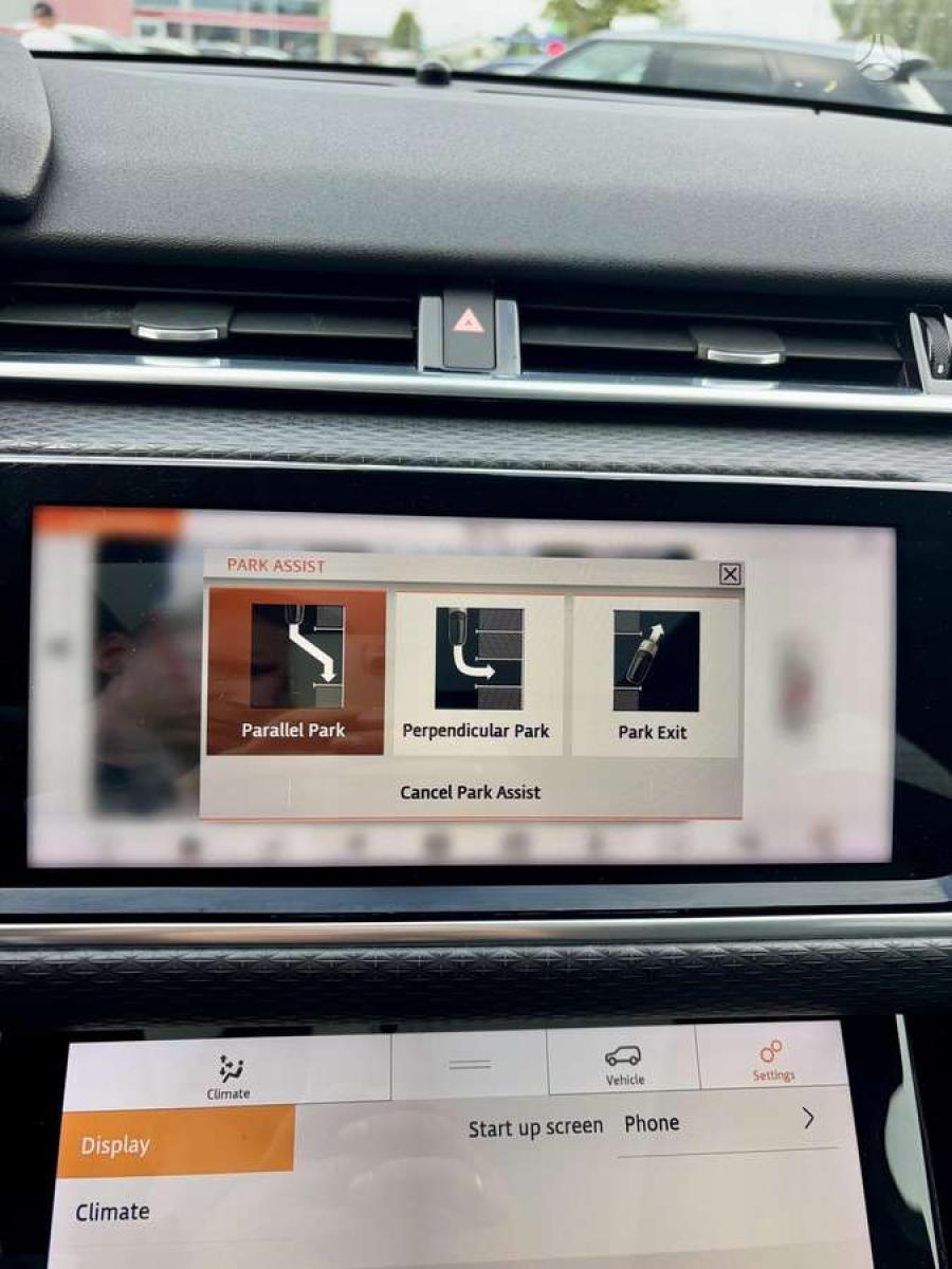 Black Land Rover Range Rover Velar 2019 in Taurage, with an engine capacity of 2.00 L and mileage of 140 thousand km for 21900 €, photo 26 on AUTOMOTO.COM.LV