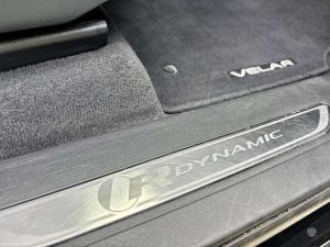 Black Land Rover Range Rover Velar 2019 in Taurage, with an engine capacity of 2.00 L and mileage of 140 thousand km for 21900 €, photo 31 on AUTOMOTO.COM.LV