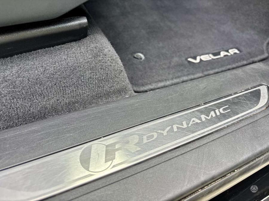 Black Land Rover Range Rover Velar 2019 in Taurage, with an engine capacity of 2.00 L and mileage of 140 thousand km for 21900 €, photo 31 on AUTOMOTO.COM.LV