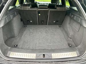 Black Land Rover Range Rover Velar 2019 in Taurage, with an engine capacity of 2.00 L and mileage of 140 thousand km for 21900 €, photo 33 on AUTOMOTO.COM.LV