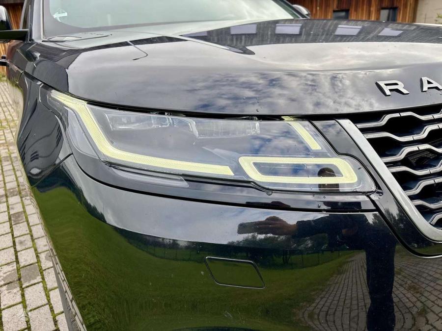 Black Land Rover Range Rover Velar 2019 in Taurage, with an engine capacity of 2.00 L and mileage of 140 thousand km for 21900 €, photo 35 on AUTOMOTO.COM.LV