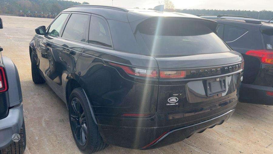 Black Land Rover Range Rover Velar 2020 in Vilnius, with an engine capacity of 2.00 L and mileage of 115 thousand km for 18500 €, photo 2 on AUTOMOTO.COM.LV