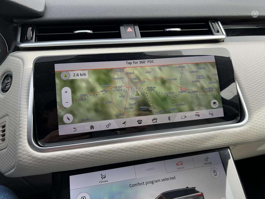 Black Land Rover Range Rover Velar 2020 in Siauliai, with an engine capacity of 2.99 L and mileage of 173 thousand km for 33500 €, photo 22 on AUTOMOTO.COM.LV
