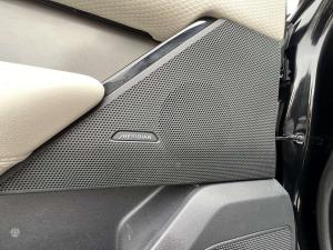 Black Land Rover Range Rover Velar 2020 in Siauliai, with an engine capacity of 2.99 L and mileage of 173 thousand km for 33500 €, photo 24 on AUTOMOTO.COM.LV