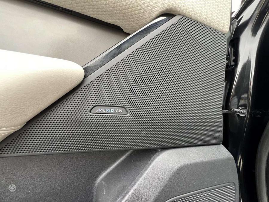 Black Land Rover Range Rover Velar 2020 in Siauliai, with an engine capacity of 2.99 L and mileage of 173 thousand km for 33500 €, photo 24 on AUTOMOTO.COM.LV