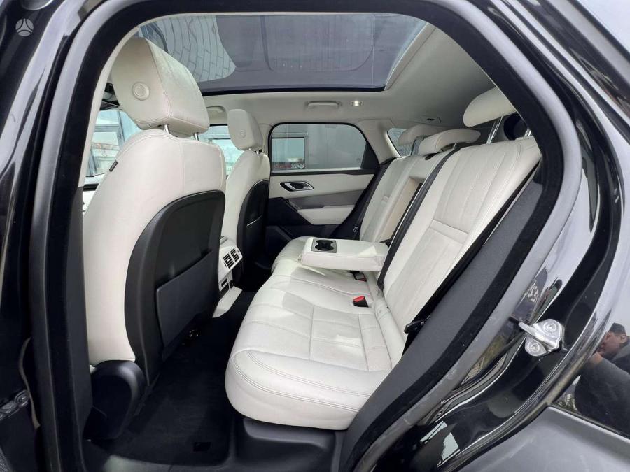 Black Land Rover Range Rover Velar 2020 in Siauliai, with an engine capacity of 2.99 L and mileage of 173 thousand km for 33500 €, photo 26 on AUTOMOTO.COM.LV