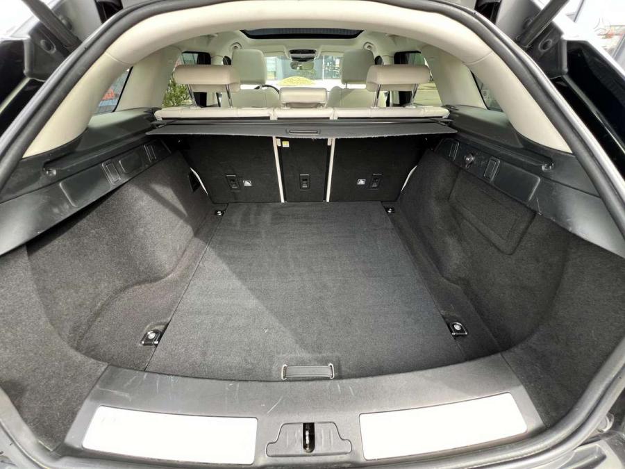 Black Land Rover Range Rover Velar 2020 in Siauliai, with an engine capacity of 2.99 L and mileage of 173 thousand km for 33500 €, photo 31 on AUTOMOTO.COM.LV