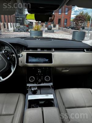 Black Land Rover Range Rover Velar 2020 in Riga, with an engine capacity of 2.00 L and mileage of 120 thousand km for 21200 €, photo 10 on AUTOMOTO.COM.LV