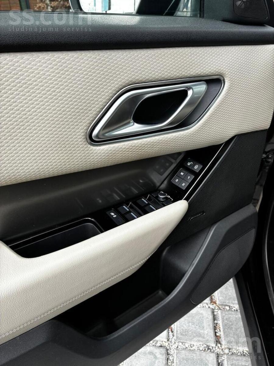 Black Land Rover Range Rover Velar 2020 in Riga, with an engine capacity of 2.00 L and mileage of 120 thousand km for 21200 €, photo 13 on AUTOMOTO.COM.LV
