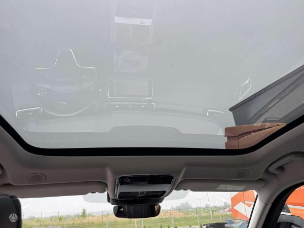 Black Land Rover Range Rover Velar 2021 in Vilnius, with an engine capacity of 3.00 L and mileage of 94 thousand km for 38000 €, photo 7 on AUTOMOTO.COM.LV