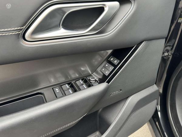 Black Land Rover Range Rover Velar 2021 in Vilnius, with an engine capacity of 3.00 L and mileage of 94 thousand km for 38000 €, photo 8 on AUTOMOTO.COM.LV
