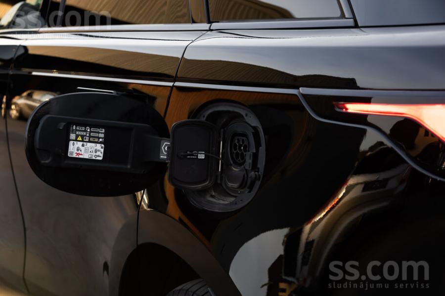 Melns Land Rover Range Rover Velar 2022 Jelgava, ar dzinēja tilpumu 2.00 L un nobraukumu 0 tūkst. km par 27500 €, foto 9 vietnē AUTOMOTO.COM.LV