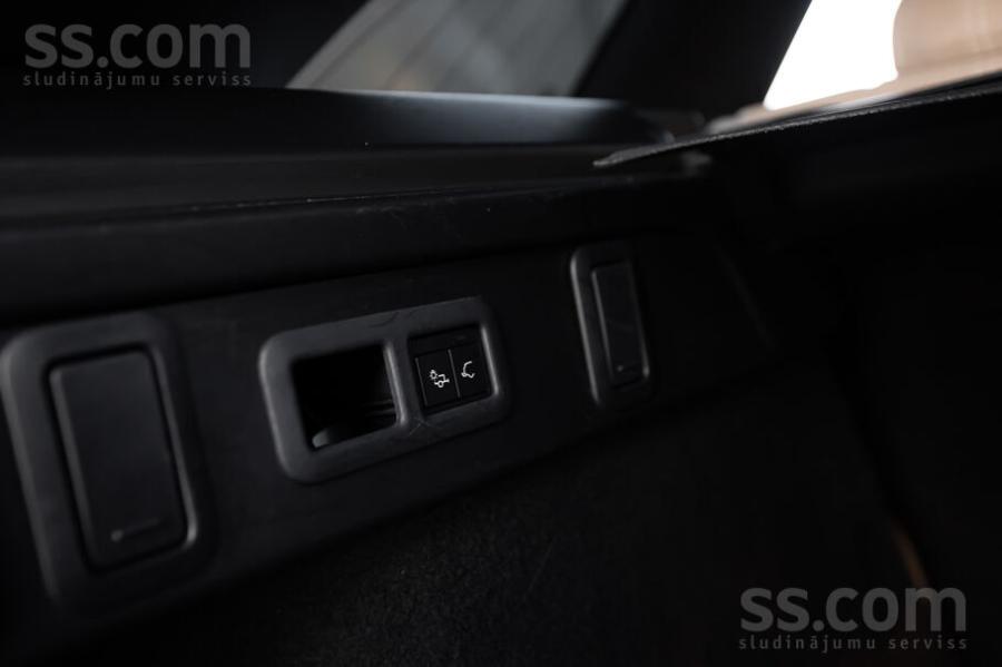 Melns Land Rover Range Rover Velar 2022 Jelgava, ar dzinēja tilpumu 2.00 L un nobraukumu 0 tūkst. km par 27500 €, foto 17 vietnē AUTOMOTO.COM.LV