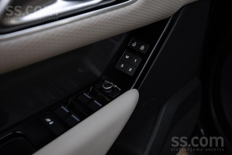Melns Land Rover Range Rover Velar 2022 Jelgava, ar dzinēja tilpumu 2.00 L un nobraukumu 0 tūkst. km par 27500 €, foto 20 vietnē AUTOMOTO.COM.LV