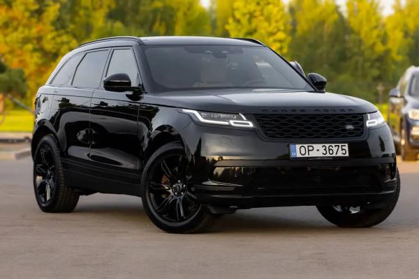 Black Land Rover Range Rover Velar 2022 in Jelgava, with an engine capacity of 2.00 L and mileage of 181 thousand km for 27500 €, photo 3 on AUTOMOTO.COM.LV