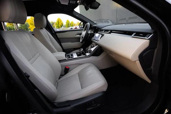 Black Land Rover Range Rover Velar 2022 in Jelgava, with an engine capacity of 2.00 L and mileage of 181 thousand km for 27500 €, photo 9 on AUTOMOTO.COM.LV