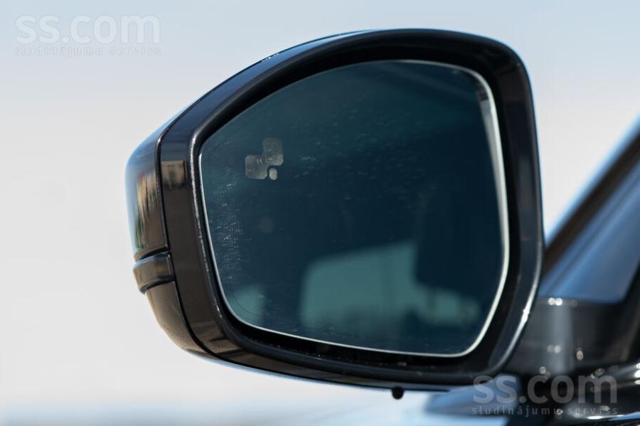 Melns Land Rover Range Rover Velar 2023 Rīga, ar dzinēja tilpumu 3.00 L un nobraukumu 44 tūkst. km par 56900 €, foto 9 vietnē AUTOMOTO.COM.LV