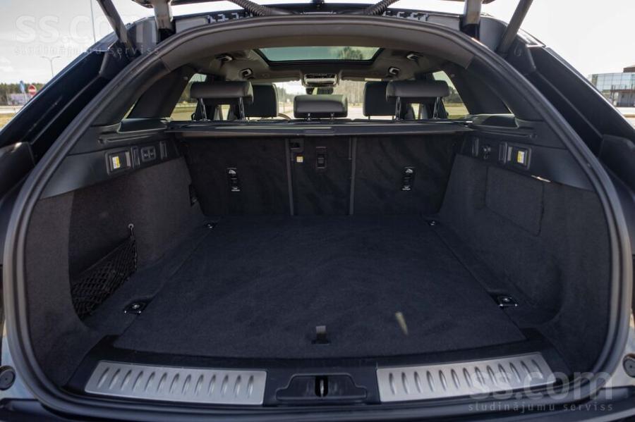 Melns Land Rover Range Rover Velar 2023 Rīga, ar dzinēja tilpumu 3.00 L un nobraukumu 44 tūkst. km par 56900 €, foto 26 vietnē AUTOMOTO.COM.LV