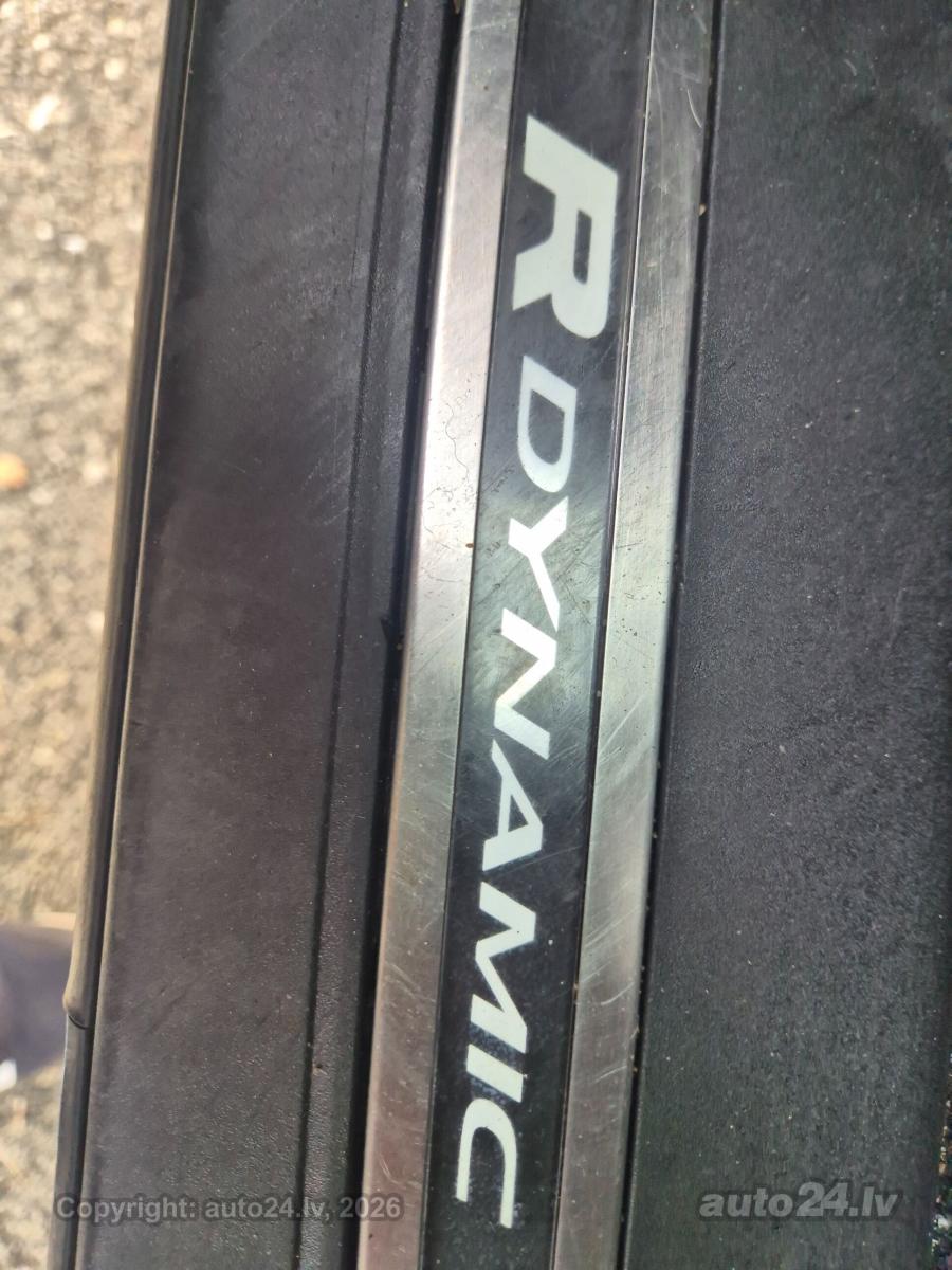 Melns Land Rover Range Rover Velar 2018 Pērnava, ar dzinēja tilpumu 2.00 L un nobraukumu 112 tūkst. km par 27500 €, foto 13 vietnē AUTOMOTO.COM.LV