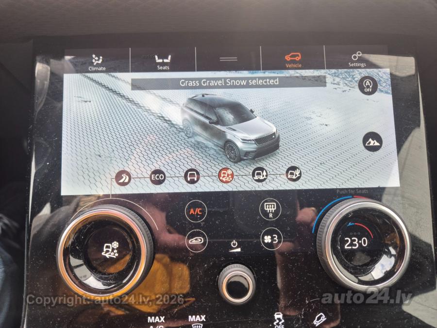 Melns Land Rover Range Rover Velar 2018 Pērnava, ar dzinēja tilpumu 2.00 L un nobraukumu 112 tūkst. km par 27500 €, foto 16 vietnē AUTOMOTO.COM.LV