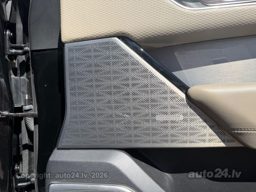 Melns Land Rover Range Rover Velar 2019 Tallina, ar dzinēja tilpumu 2.00 L un nobraukumu 132 tūkst. km par 23990 €, foto 9 vietnē AUTOMOTO.COM.LV