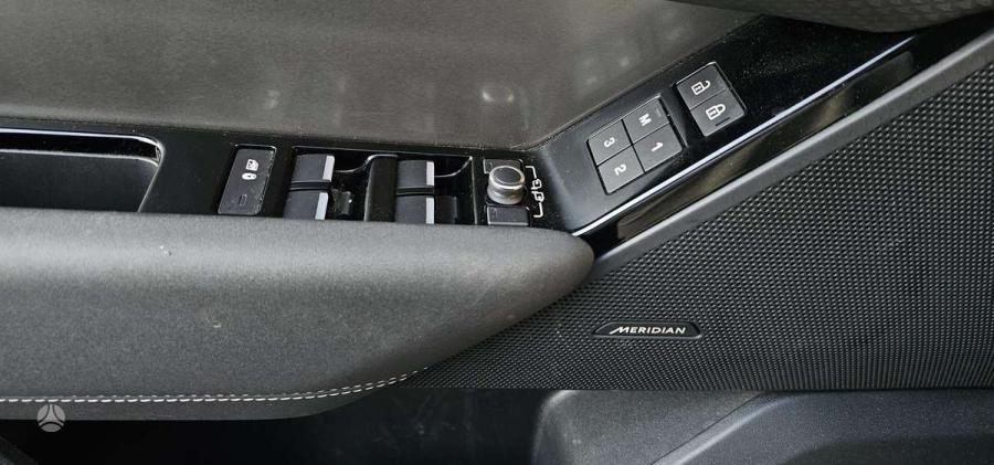 Zils Land Rover Range Rover Velar 2022 Panevēža, ar dzinēja tilpumu 2.00 L un nobraukumu 69 tūkst. km par 40900 €, foto 18 vietnē AUTOMOTO.COM.LV