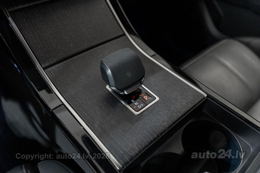 Zils Land Rover Range Rover Velar 2024 Tallina, ar dzinēja tilpumu 3.00 L un nobraukumu 40 tūkst. km par 67500 €, foto 14 vietnē AUTOMOTO.COM.LV