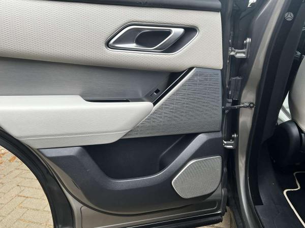 Brown Land Rover Range Rover Velar 2017 in Vilnius, with an engine capacity of 2.99 L and mileage of 168 thousand km for 22990 €, photo 9 on AUTOMOTO.COM.LV