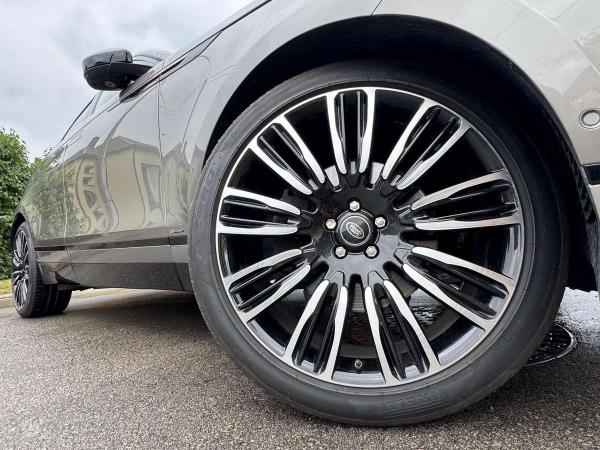 Brown Land Rover Range Rover Velar 2017 in Siauliai, with an engine capacity of 3.00 L and mileage of 129 thousand km for 25399 €, photo 9 on AUTOMOTO.COM.LV