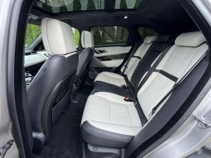 Brown Land Rover Range Rover Velar 2017 in Siauliai, with an engine capacity of 3.00 L and mileage of 156 thousand km for 23990 €, photo 18 on AUTOMOTO.COM.LV