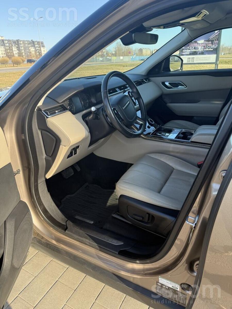 Brown Land Rover Range Rover Velar 2018 in Riga, with an engine capacity of 2.00 L and mileage of 63 thousand km for 28000 €, photo 8 on AUTOMOTO.COM.LV