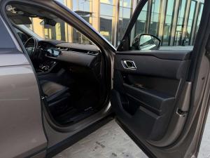 Brūns Land Rover Range Rover Velar 2018 Viļņa, ar dzinēja tilpumu 2.00 L un nobraukumu 150 tūkst. km par 21500 €, foto 21 vietnē AUTOMOTO.COM.LV